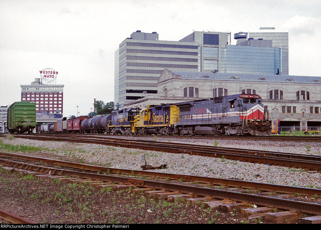 LMX 8577, ATSF 3032, and GWWR 2037
